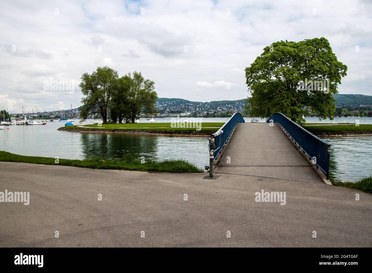 Ship in lake zurich hi-res stock photography and images - Alamy