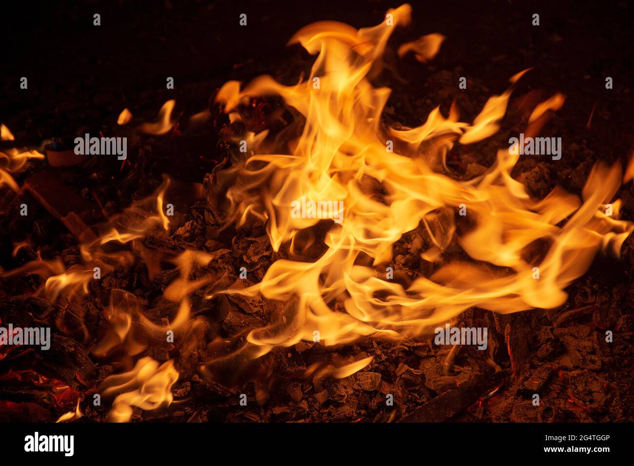 intense heat in flames of fire in a bonfire Stock Photo - Alamy