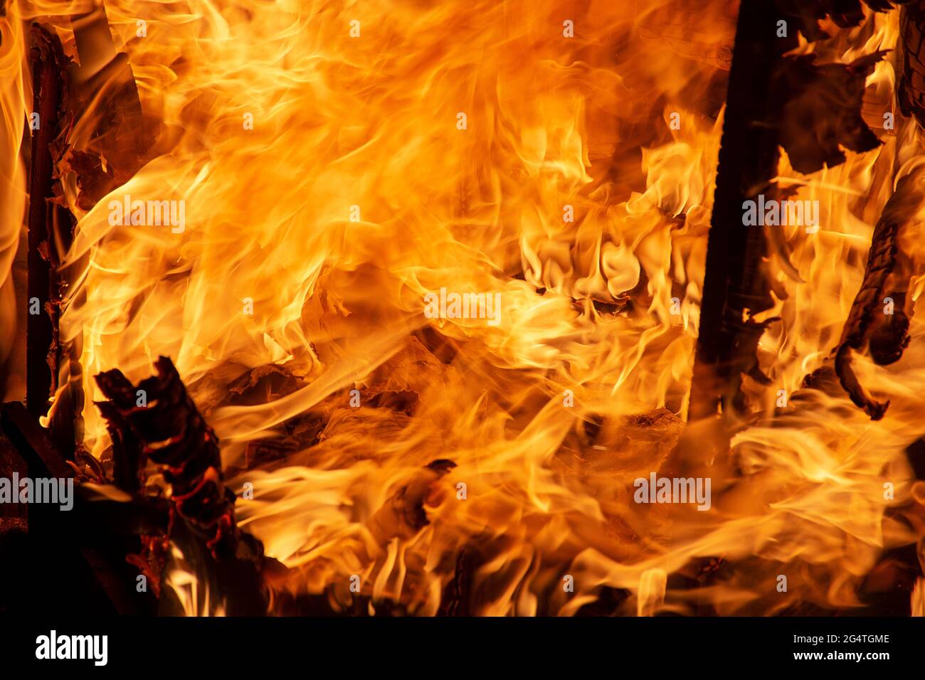 intense heat in flames of fire in a bonfire Stock Photo - Alamy