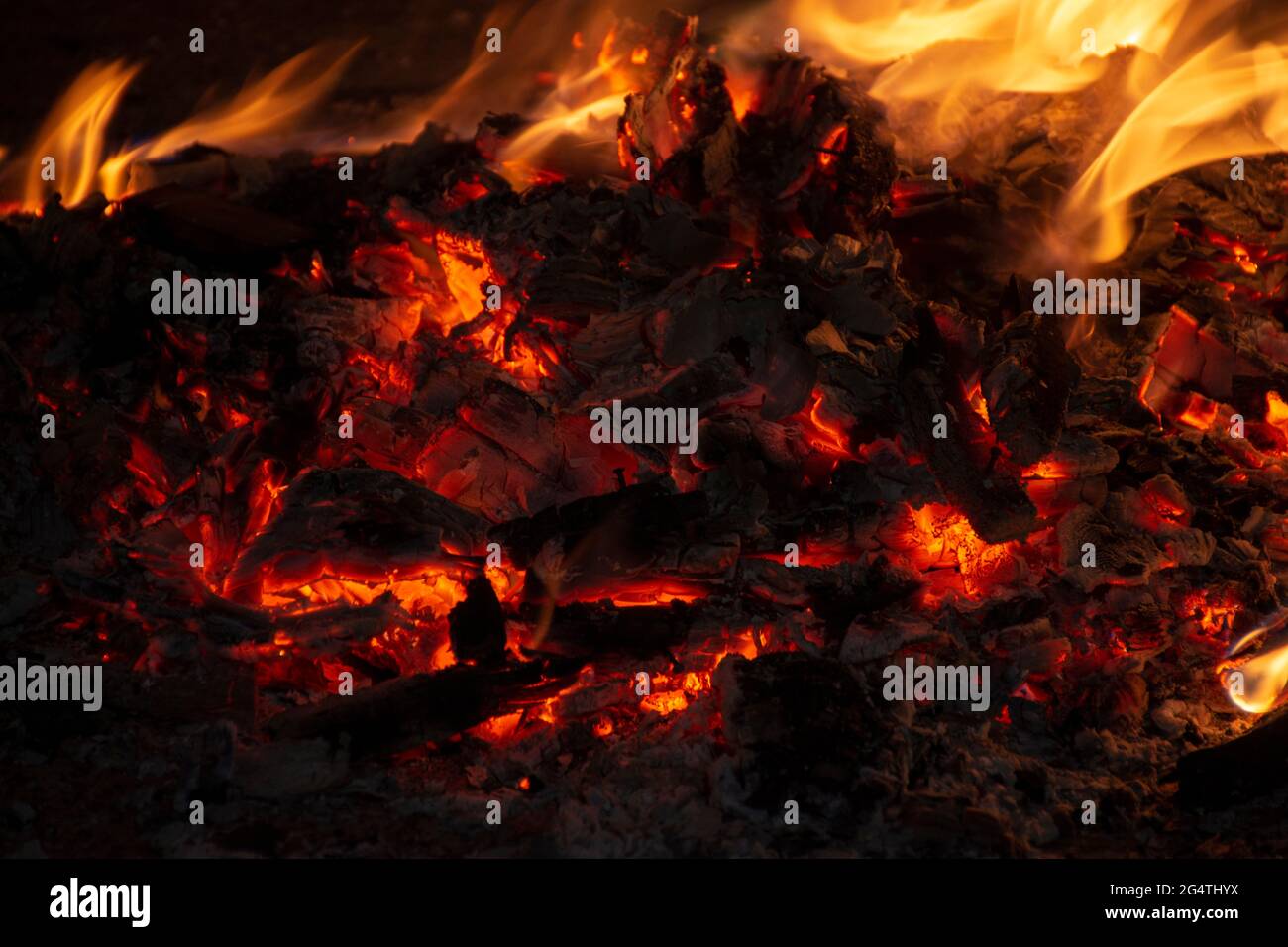 intense heat in flames of fire in a bonfire Stock Photo - Alamy