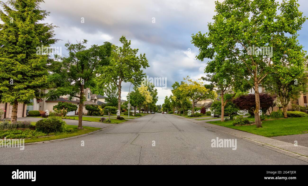 Residential Suburban Neighborhood in the Modern City Stock Photo - Alamy