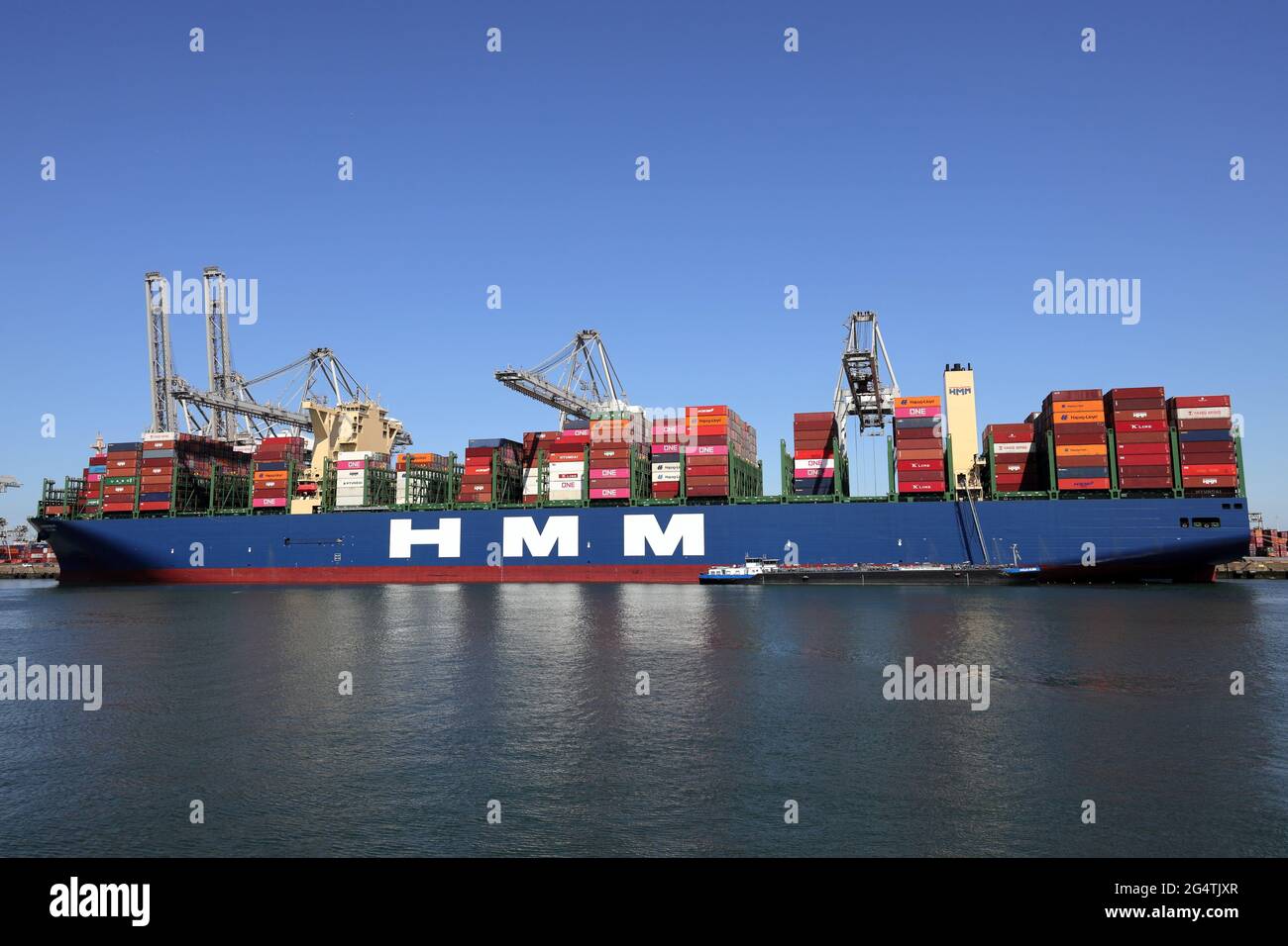 The container ship HMM Helsinki will be unloaded in the port of ...