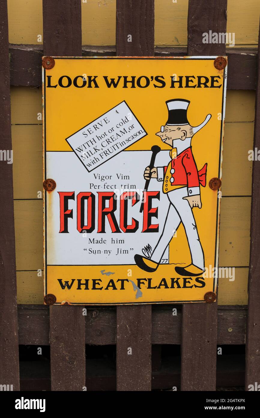 Enamel advertising sign hi-res stock photography and images - Alamy