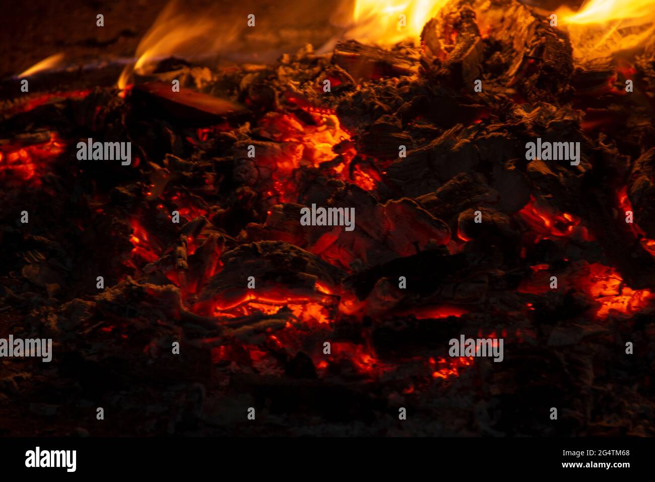 intense heat in flames of fire in a bonfire Stock Photo - Alamy