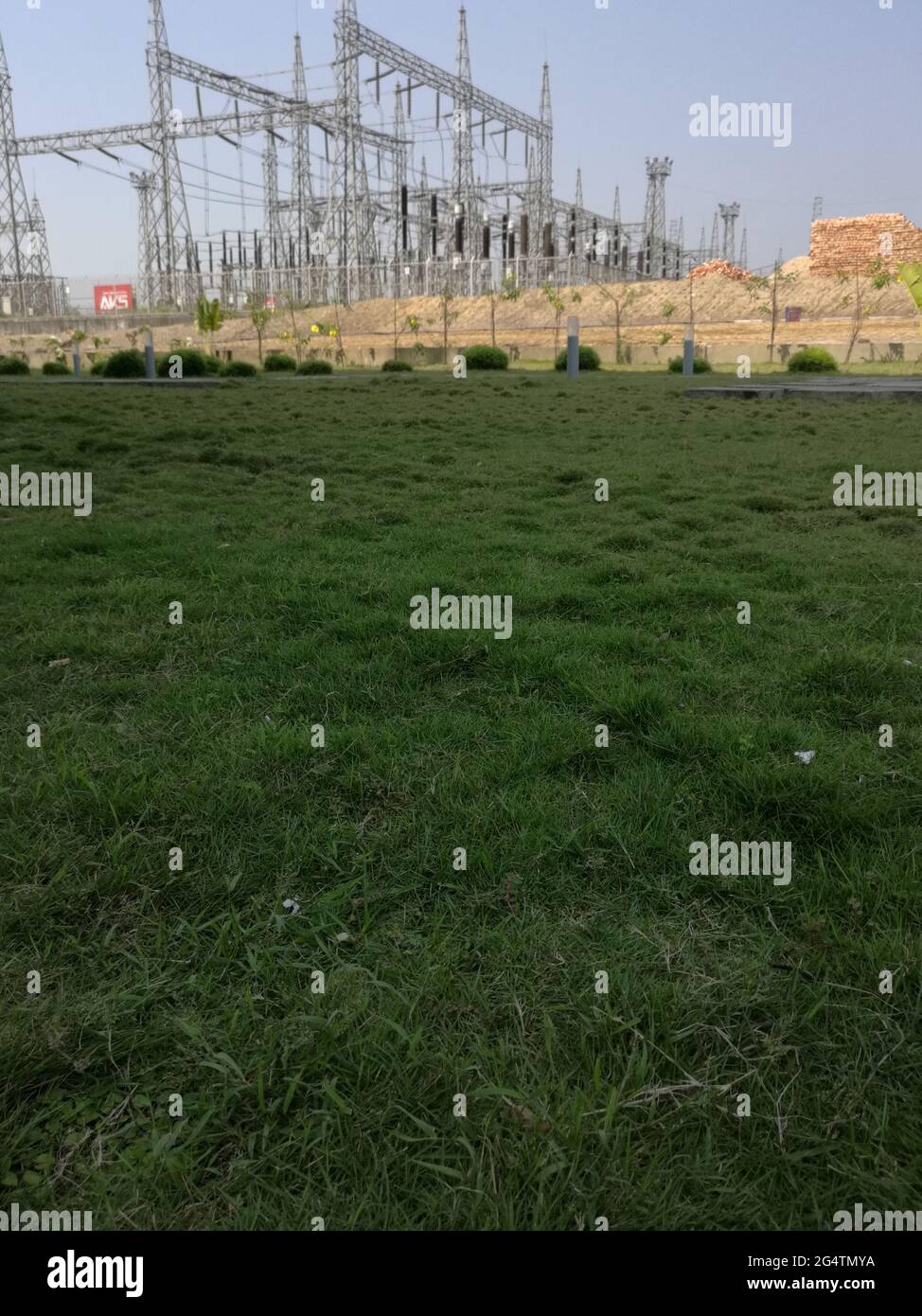 Vertical shot wires transmission hi-res stock photography and images ...