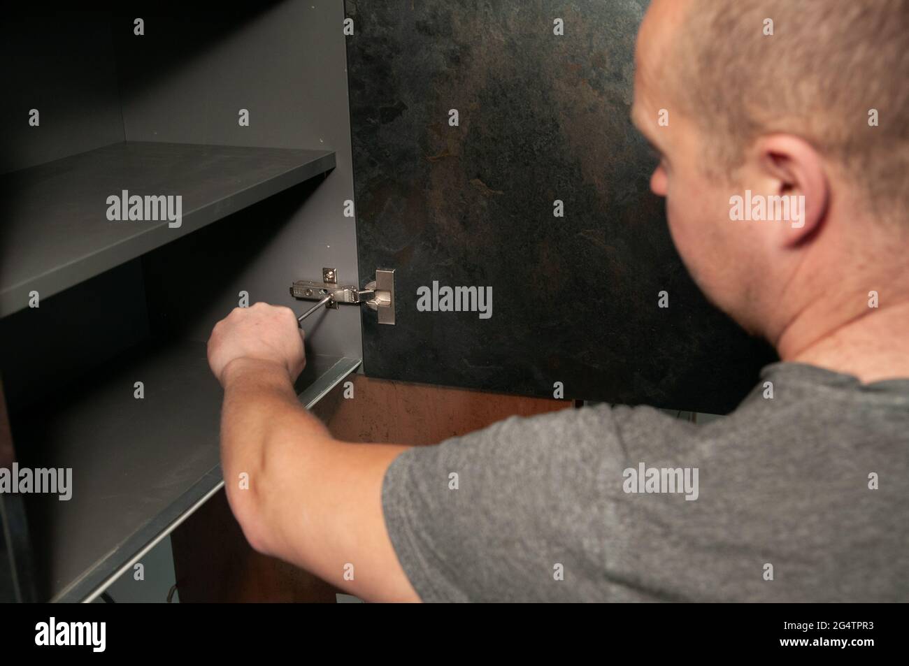 Kitchen fitter at work Stock Photo - Alamy