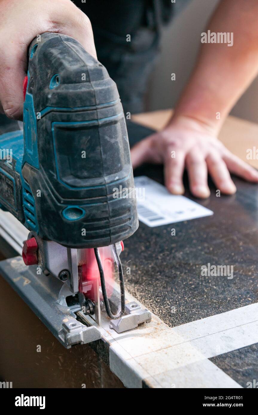 Kitchen fitter at work Stock Photo - Alamy