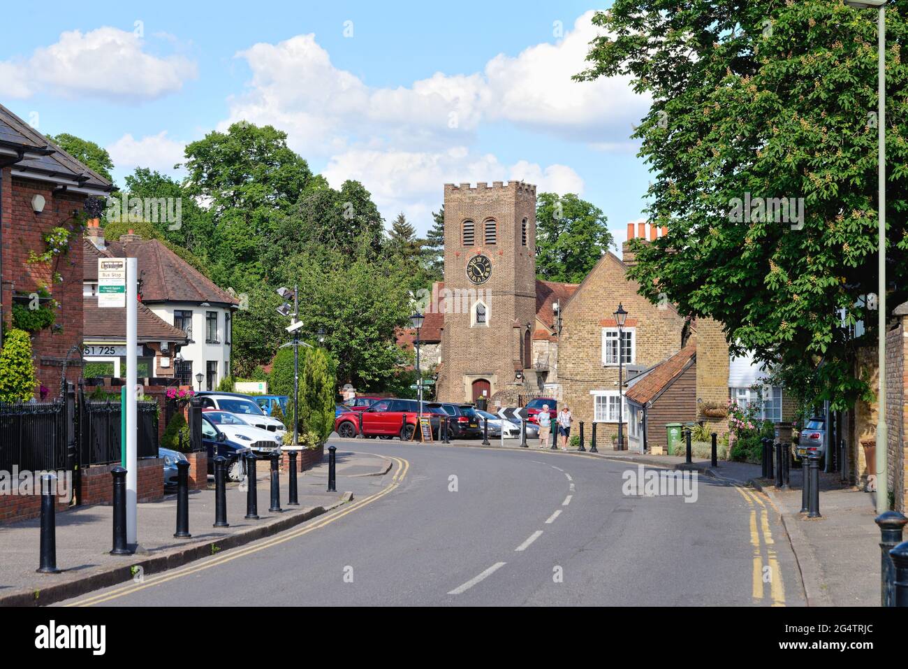 Church Square in Shepperton Village on a sunny summers day, Surrey ...