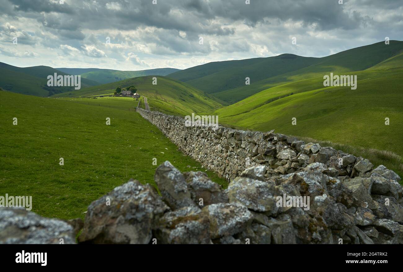 Remote hill farm hi-res stock photography and images - Alamy