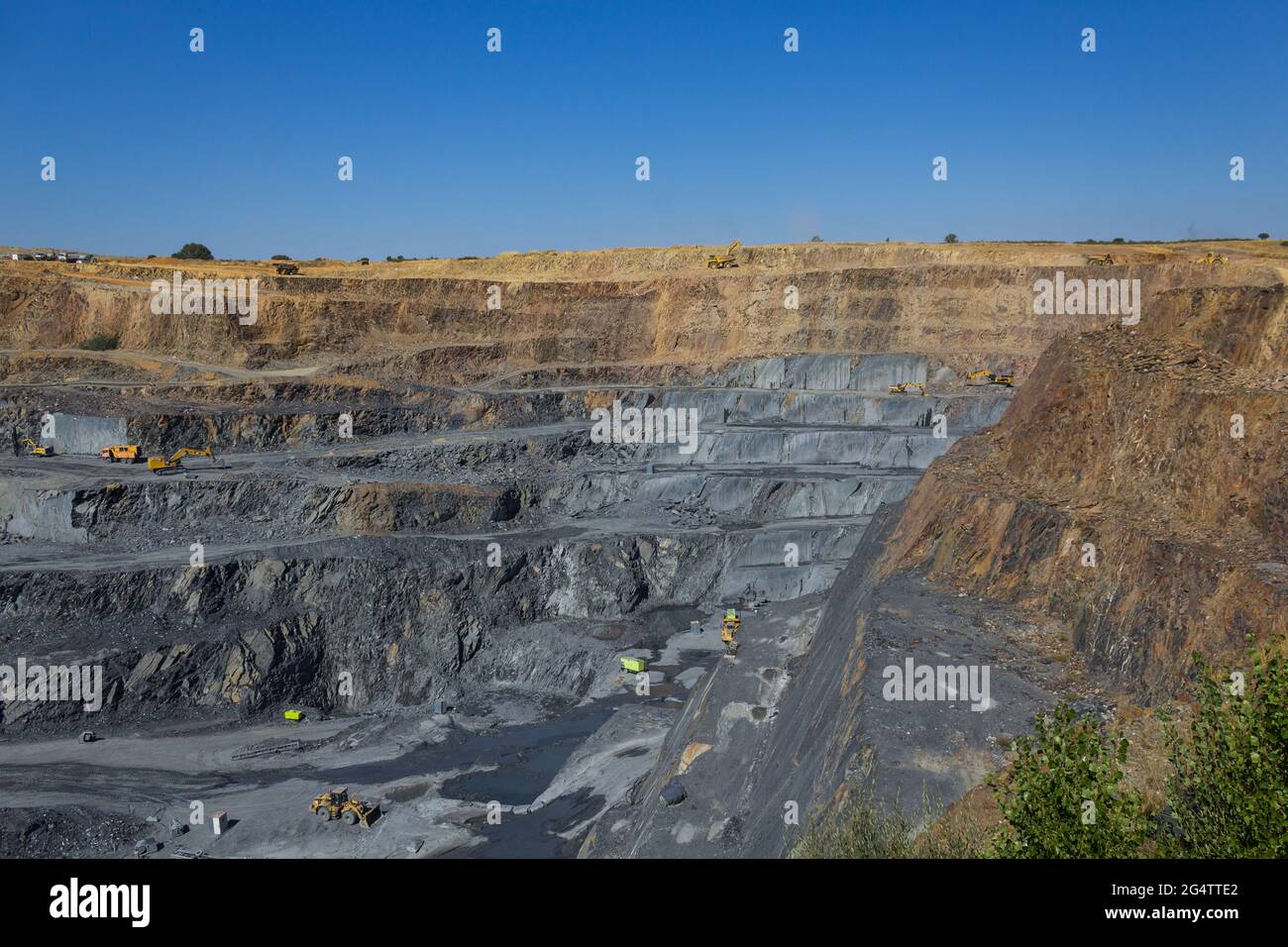 shale ore open pit mine Stock Photo - Alamy