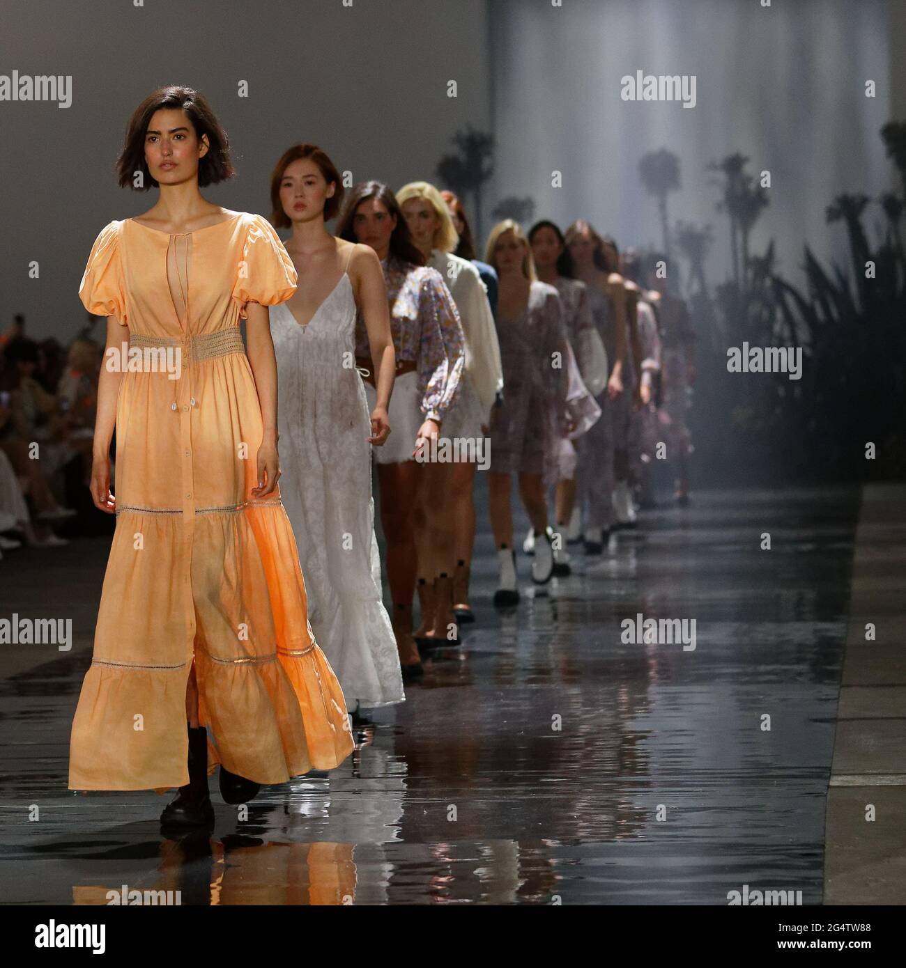 1970s women models hi-res stock photography and images - Alamy