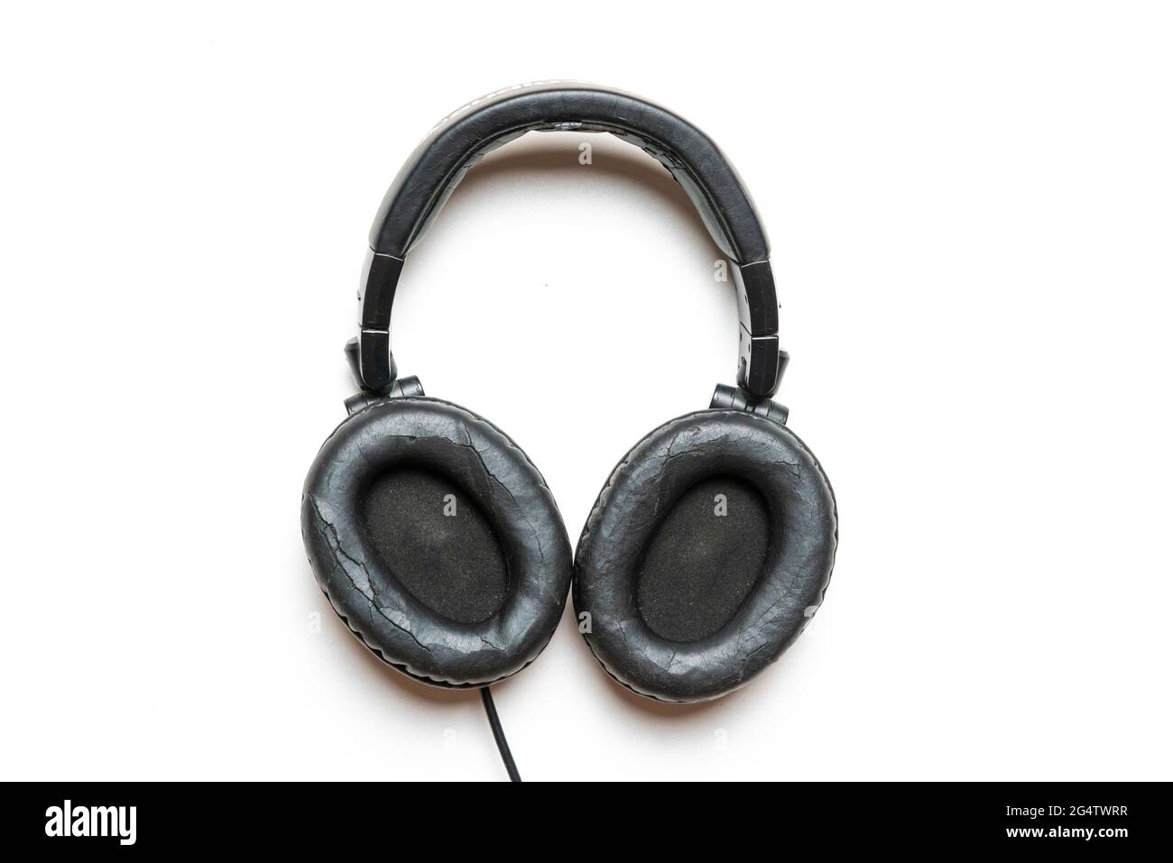 old used headphones isolated on white background Stock Photo - Alamy
