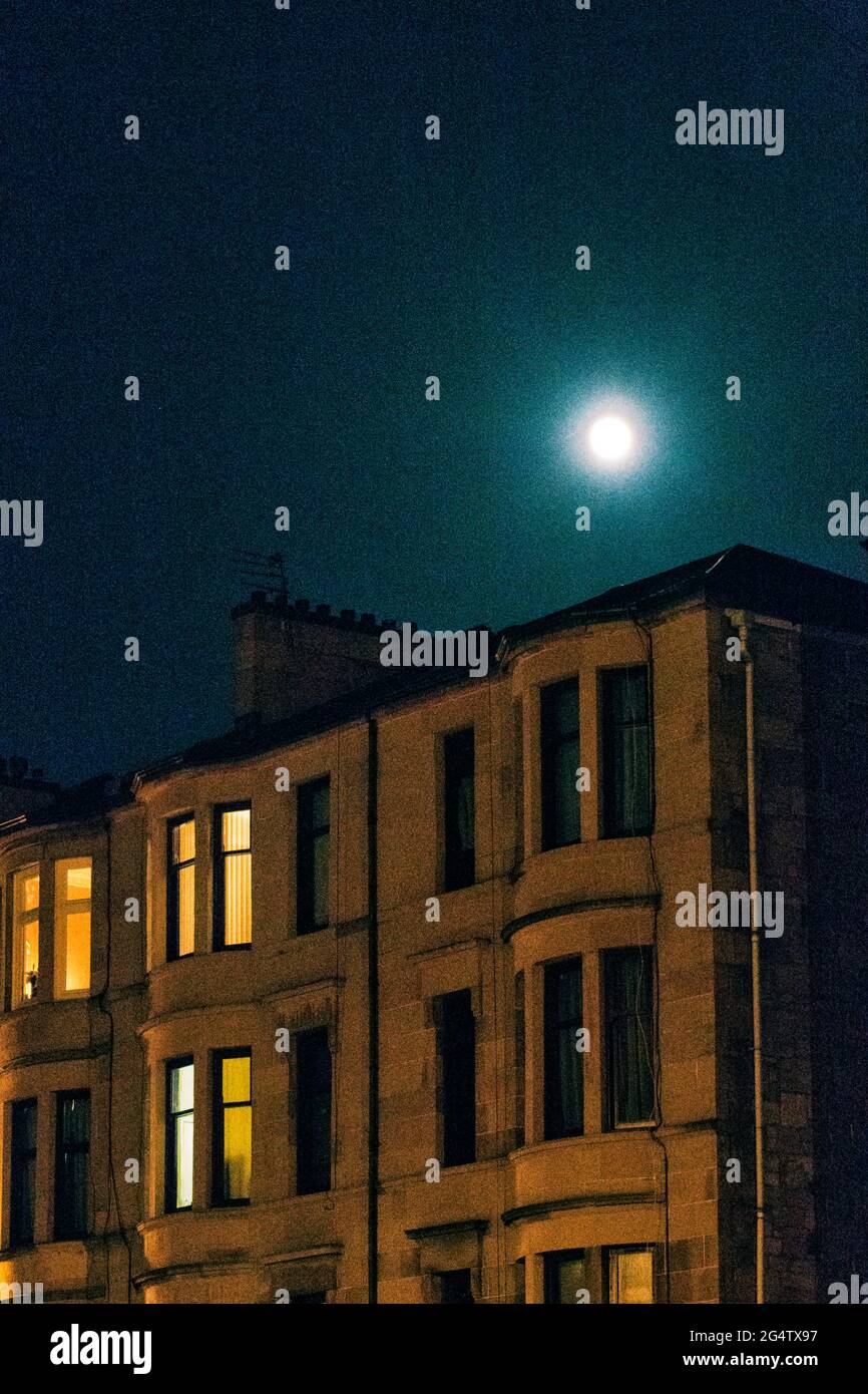 Tenements night hi-res stock photography and images - Alamy