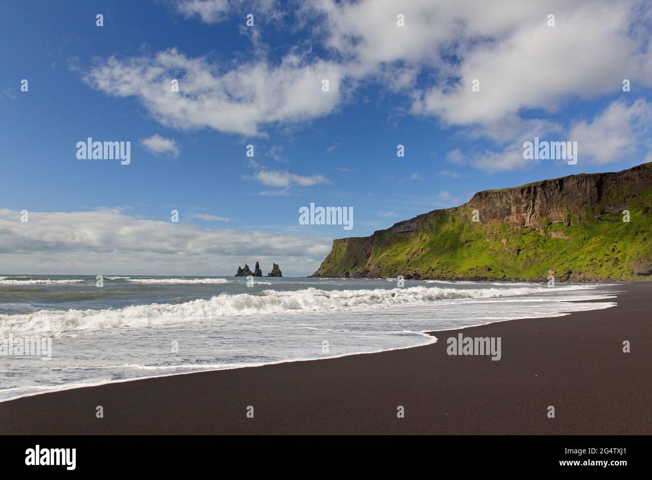 Reynisfjara beach with reynisdrangar rocks hi-res stock photography and ...
