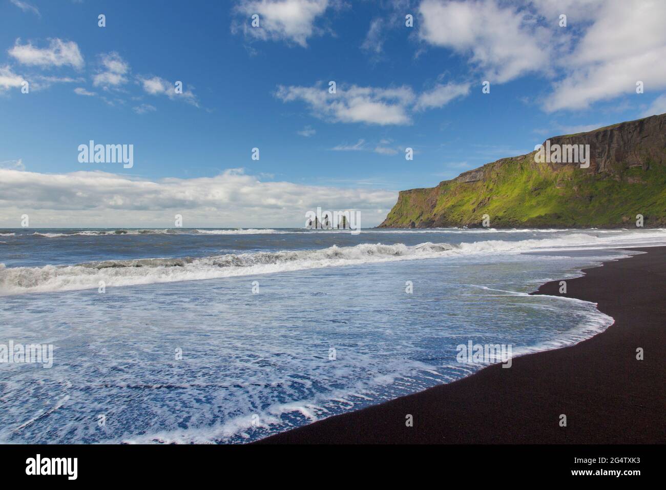 Reynisfjara beach with reynisdrangar rocks hi-res stock photography and ...