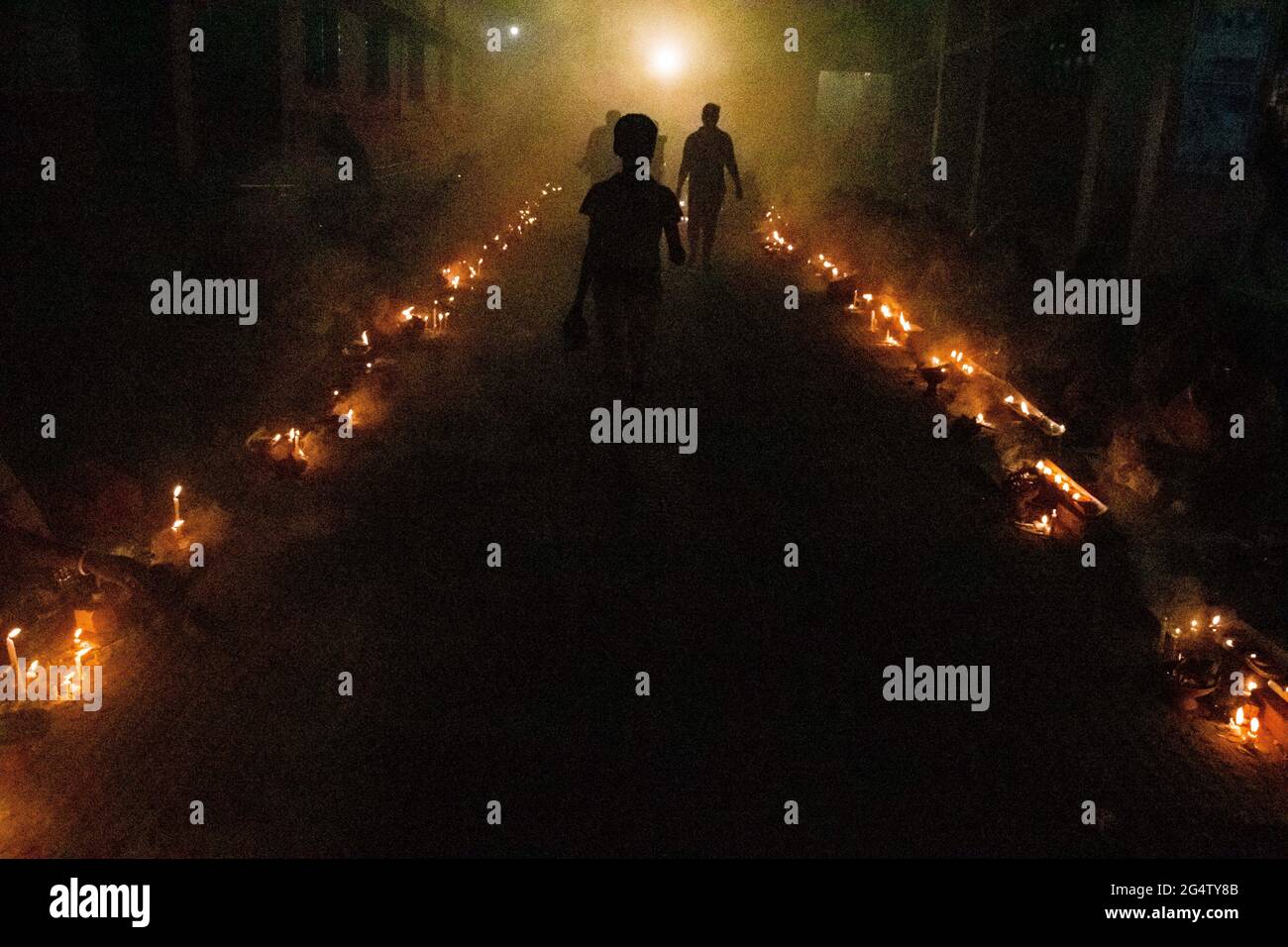 The ritual activity.Thousands of Hindu devotees sits with candle ...