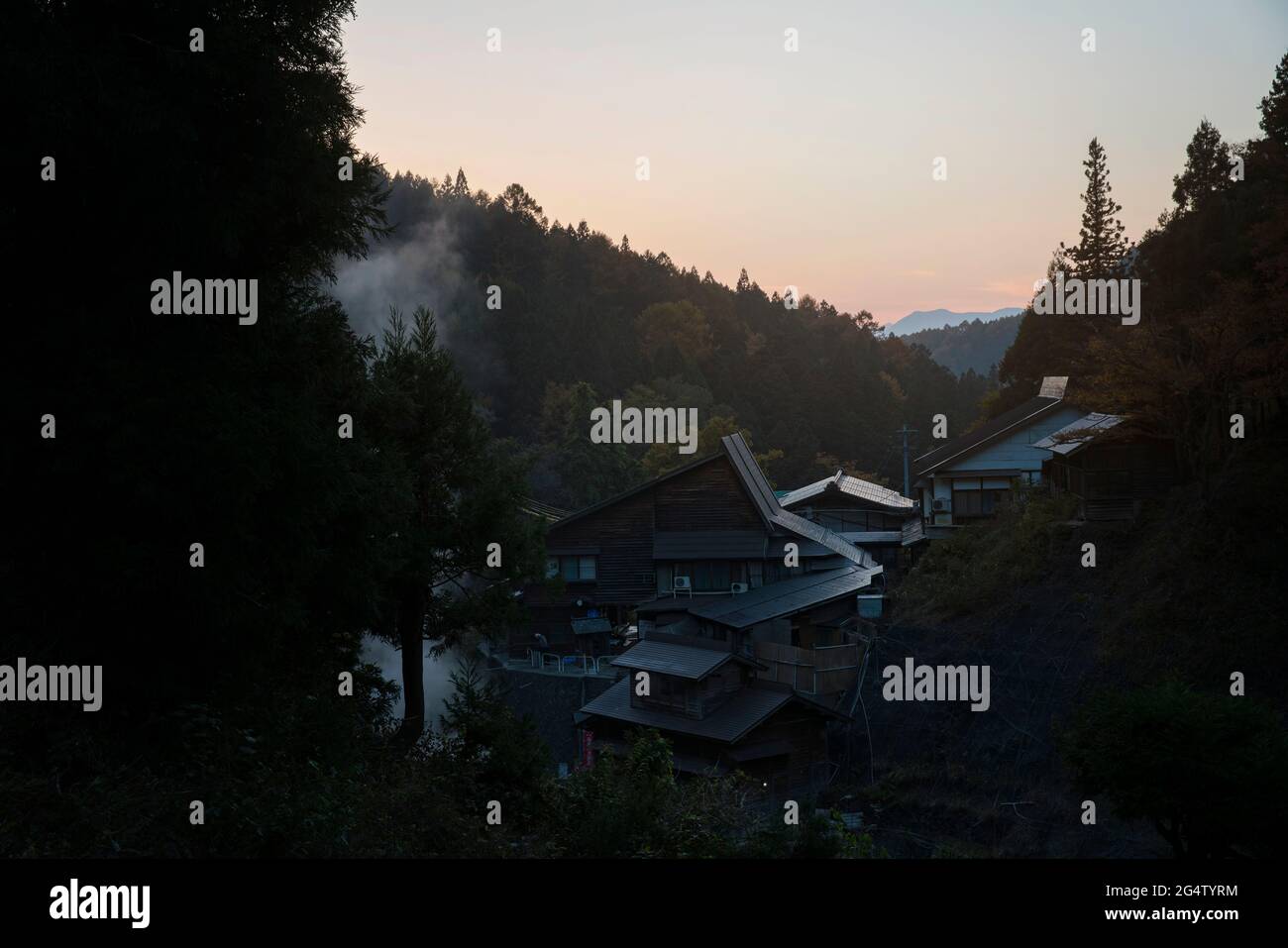 Old japanese traditional buildings hi-res stock photography and images ...