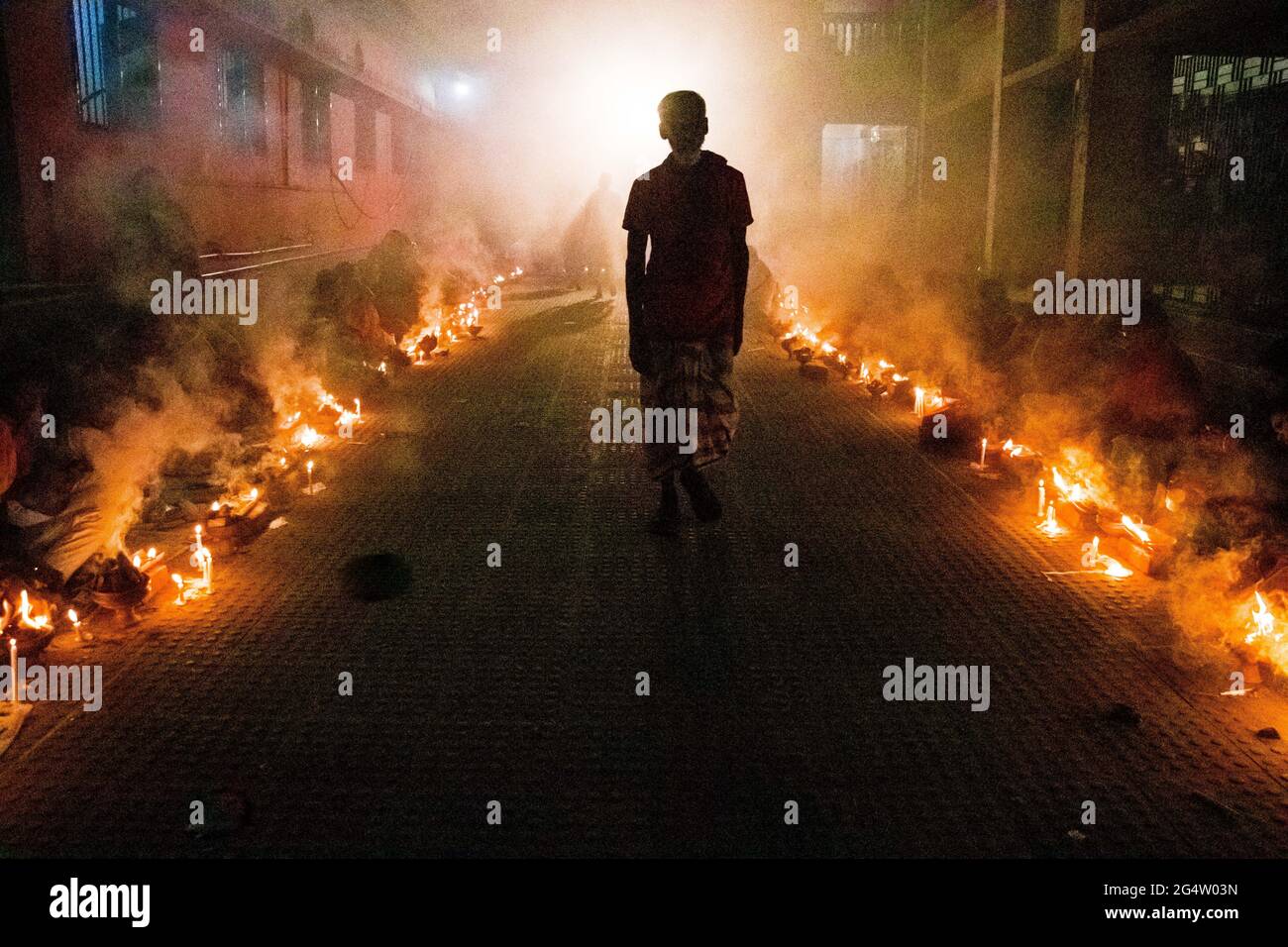 The ritual activity.Thousands of Hindu devotees sits with candle ...