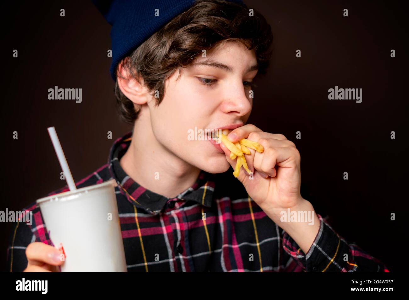 Young man eating potato chip hi-res stock photography and images - Alamy