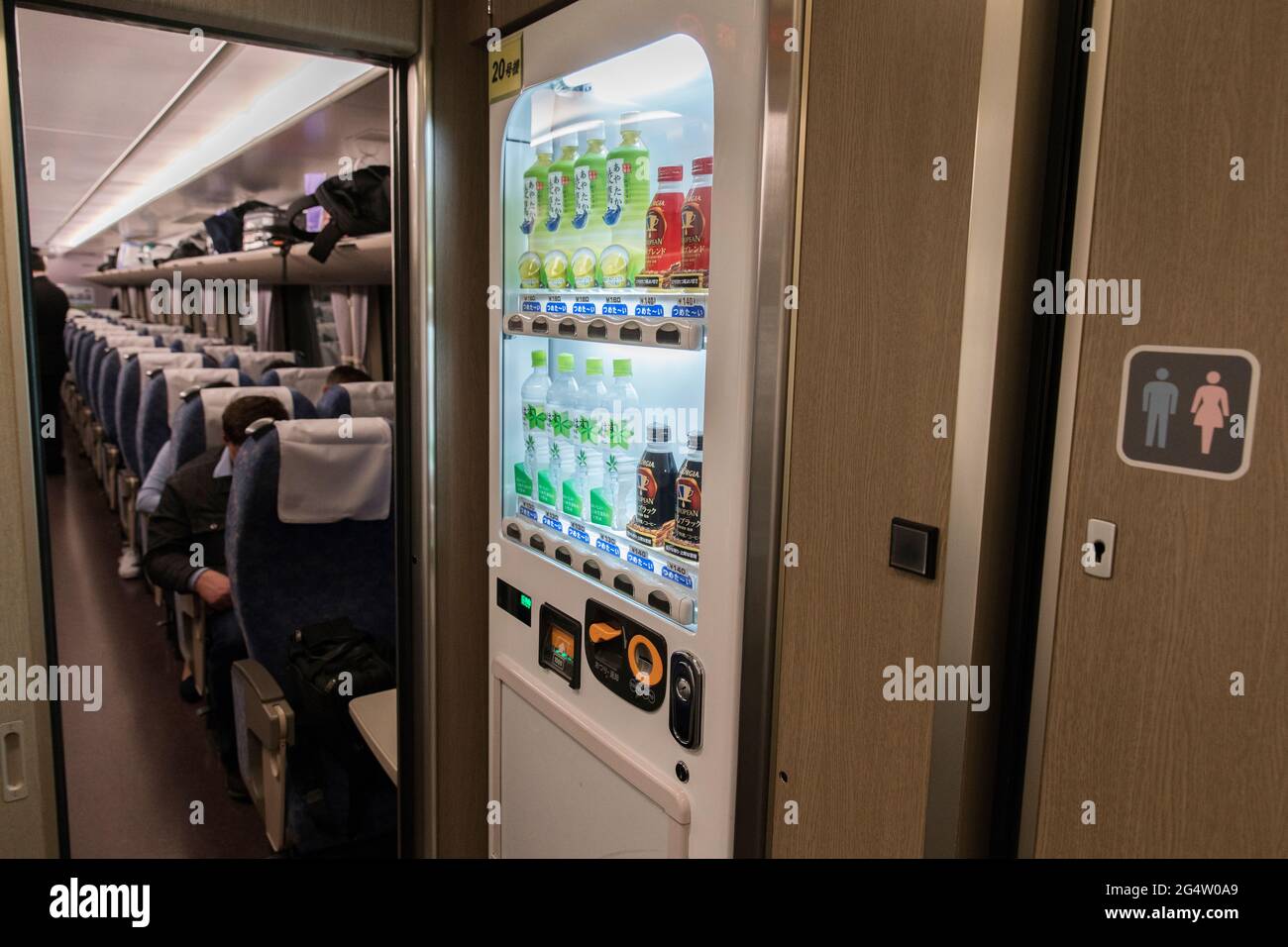 How to use a vending machine hi-res stock photography and images - Alamy