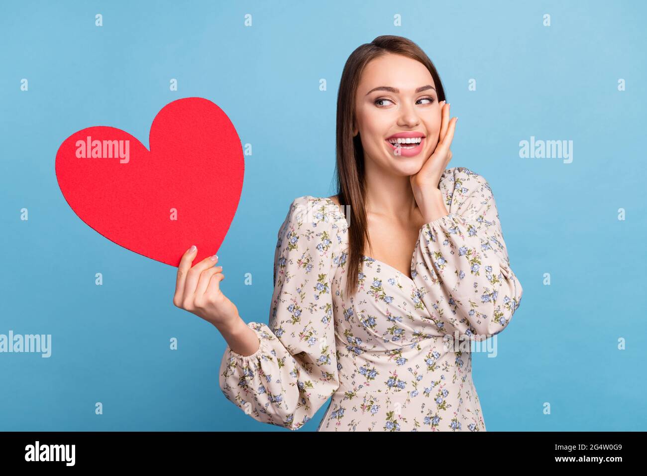 Photo Of Sweet Brown Hairdo Millennial Lady Look Heart Wear Floral