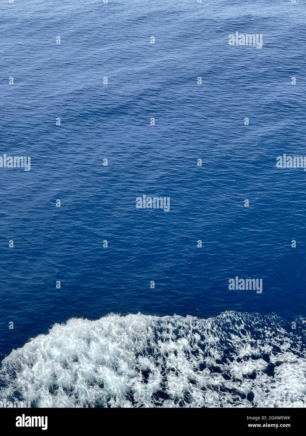 Frothy waves hi-res stock photography and images - Alamy