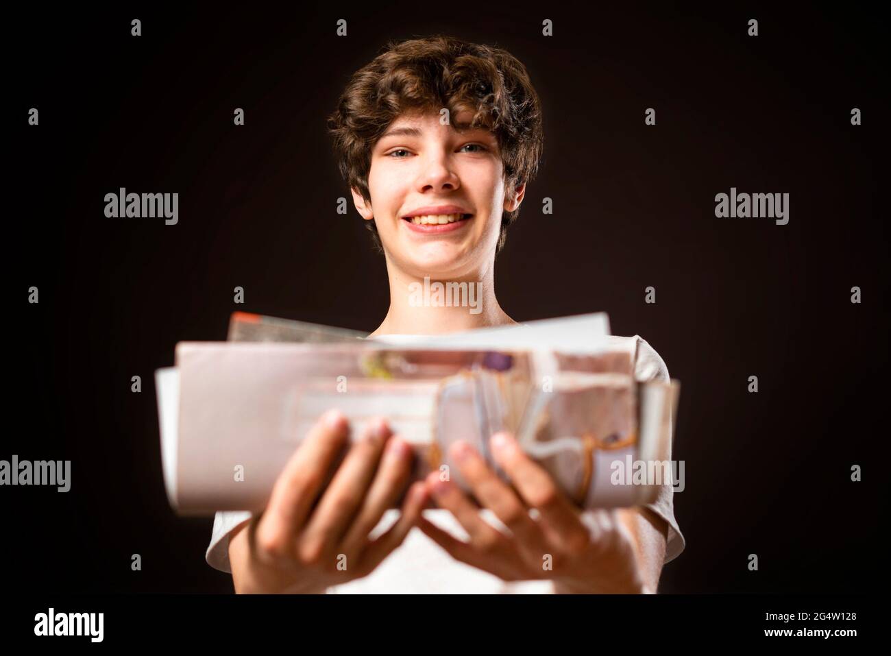 Business man carrying papers hi-res stock photography and images - Alamy