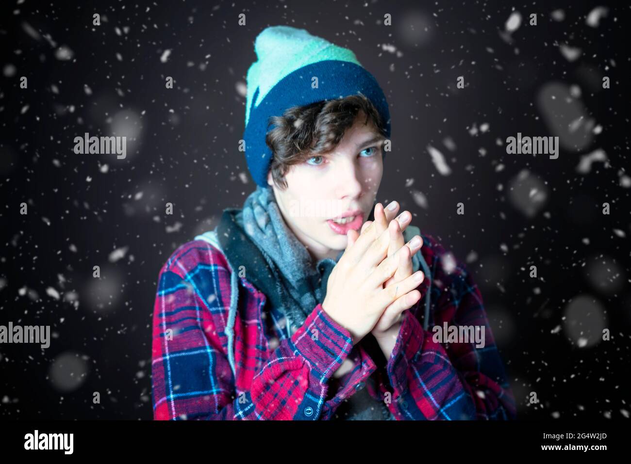 Feel chilly hi-res stock photography and images - Alamy