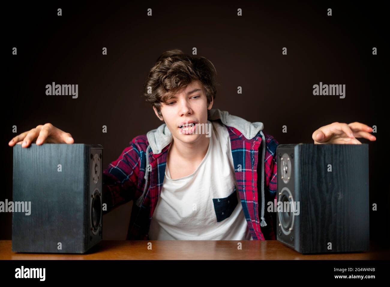young man audiophile listen to loud music from speakers Stock Photo - Alamy
