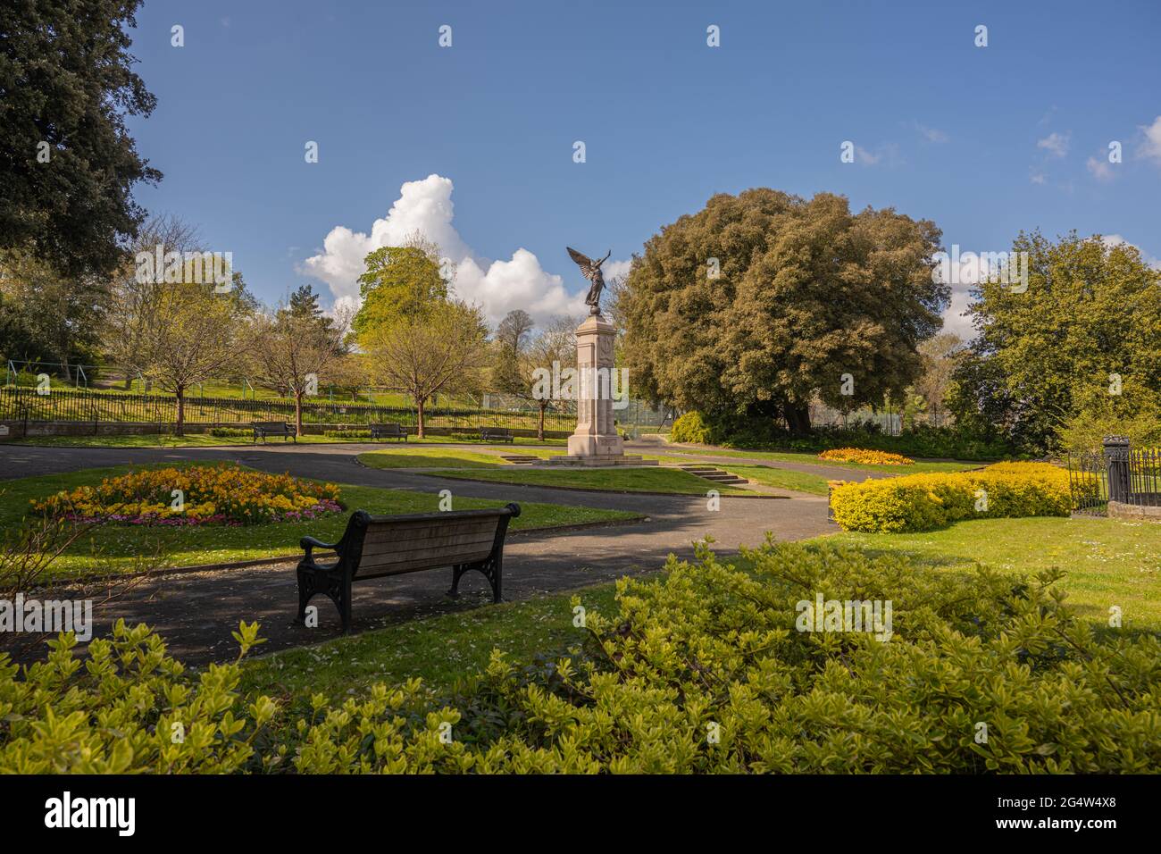 The war memorial in Windmill hill Gardens, Windmill hill conservation ...