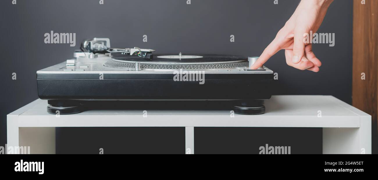 Turntable use hi-res stock photography and images - Alamy