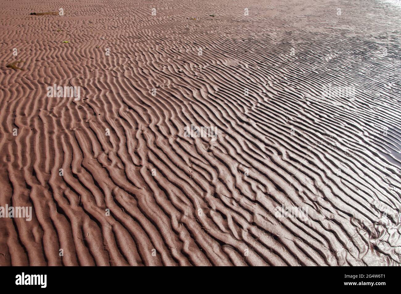 Red ripple hi-res stock photography and images - Alamy