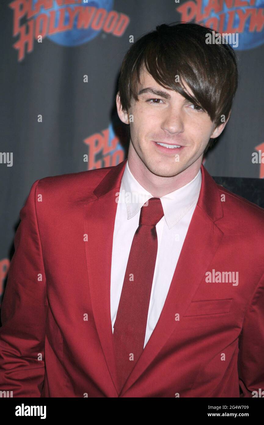 Drake bell hi-res stock photography and images - Alamy