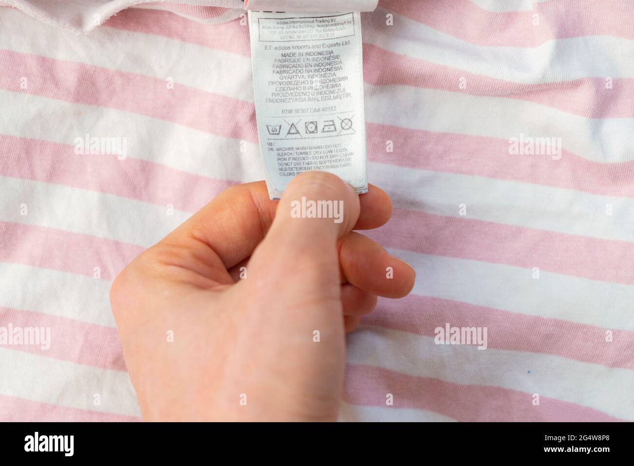 Washing instructions label symbols hi-res stock photography and images ...