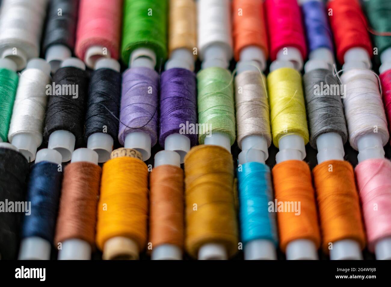 Sew threads hi-res stock photography and images - Alamy