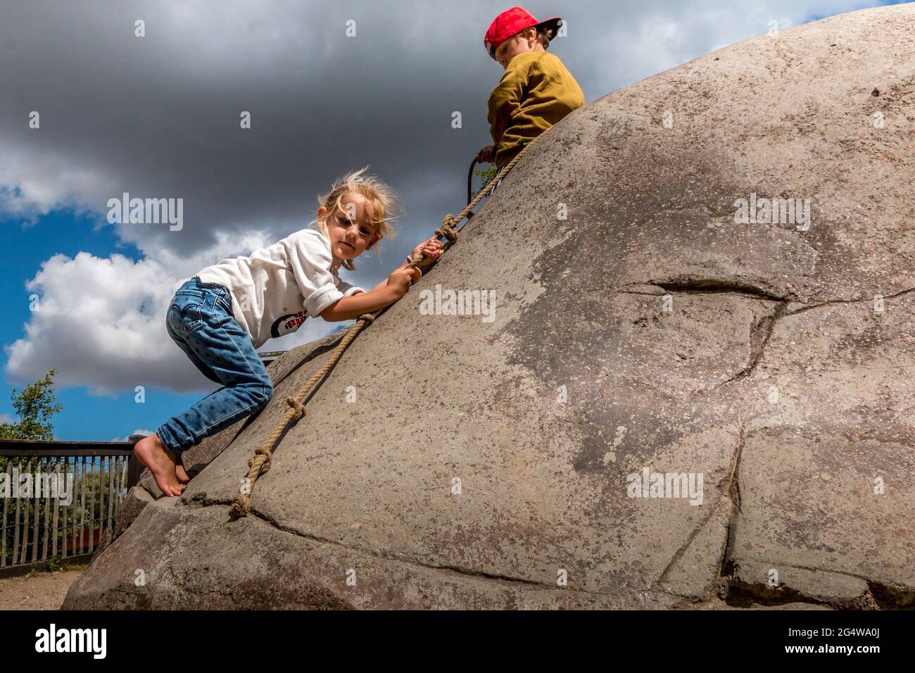 Big stone to climb hi-res stock photography and images - Alamy