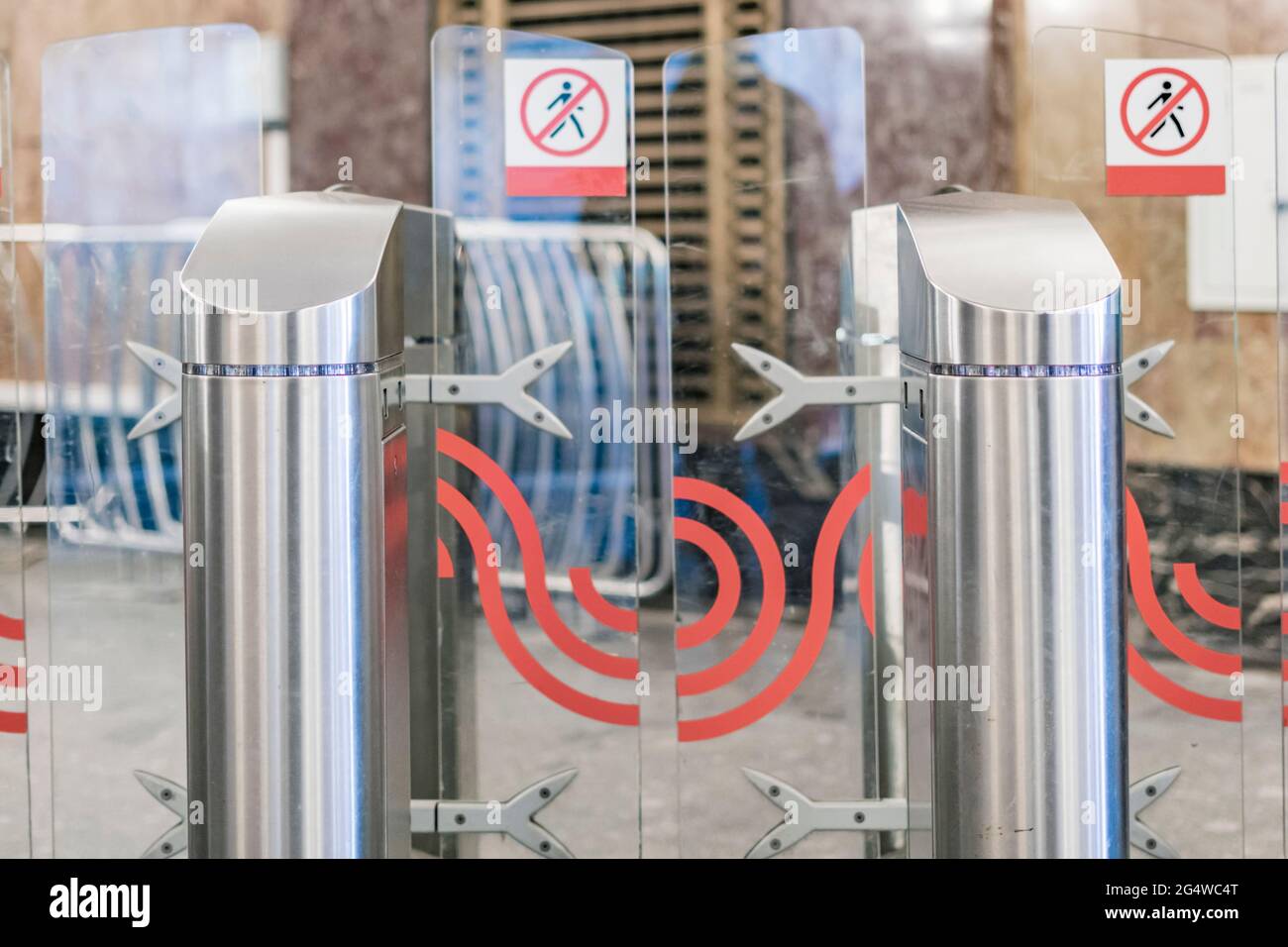 Metal turnstile hi-res stock photography and images - Alamy