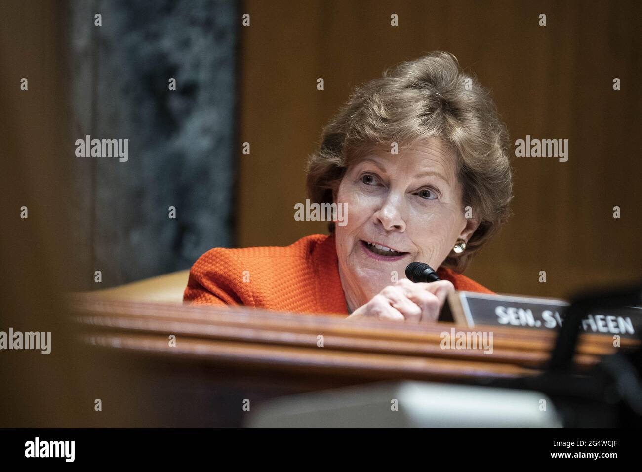 Senator jeanne shaheen hi-res stock photography and images - Alamy