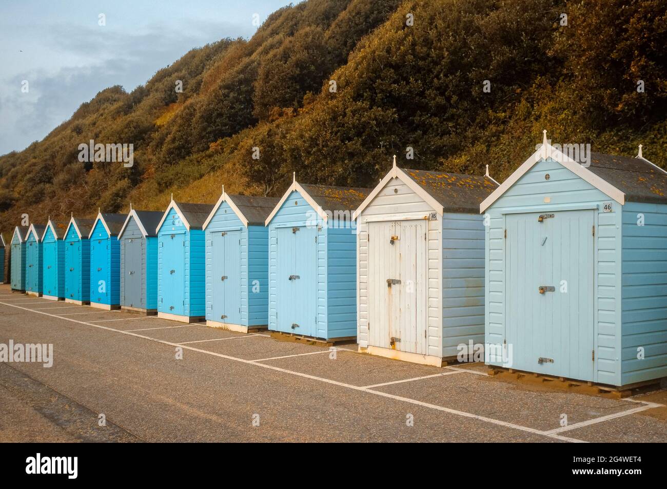 Empty huts hi-res stock photography and images - Alamy