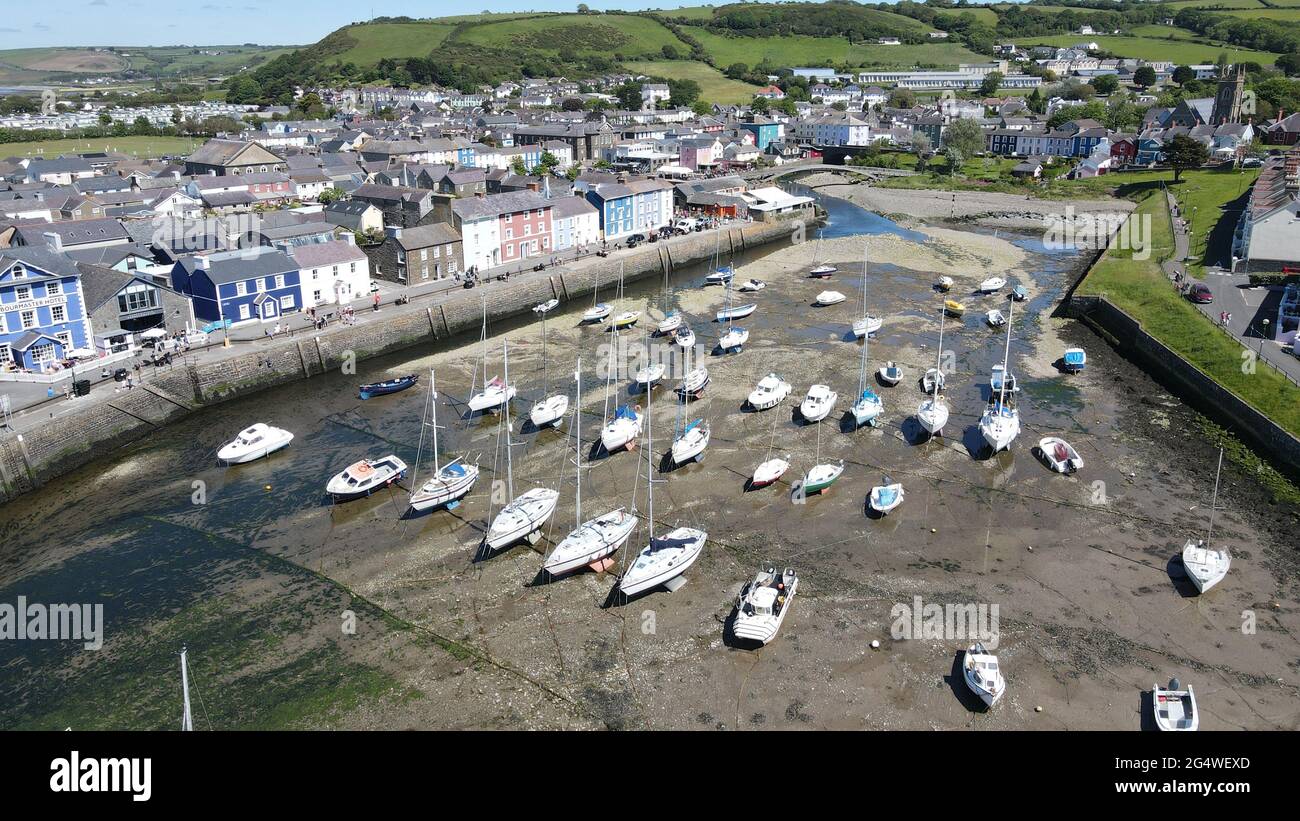 Sunset harbour aberaeron hi-res stock photography and images - Alamy