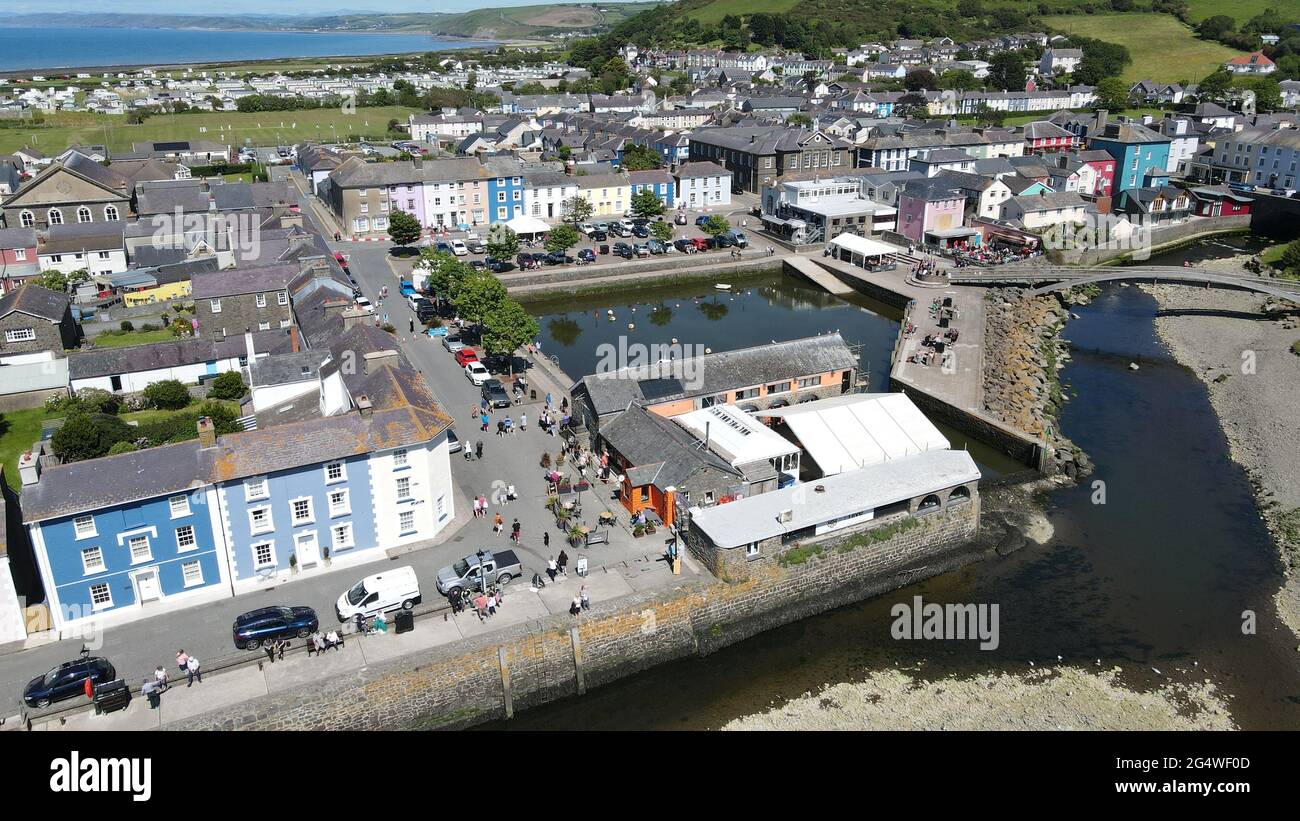 Sunset harbour aberaeron hi-res stock photography and images - Alamy