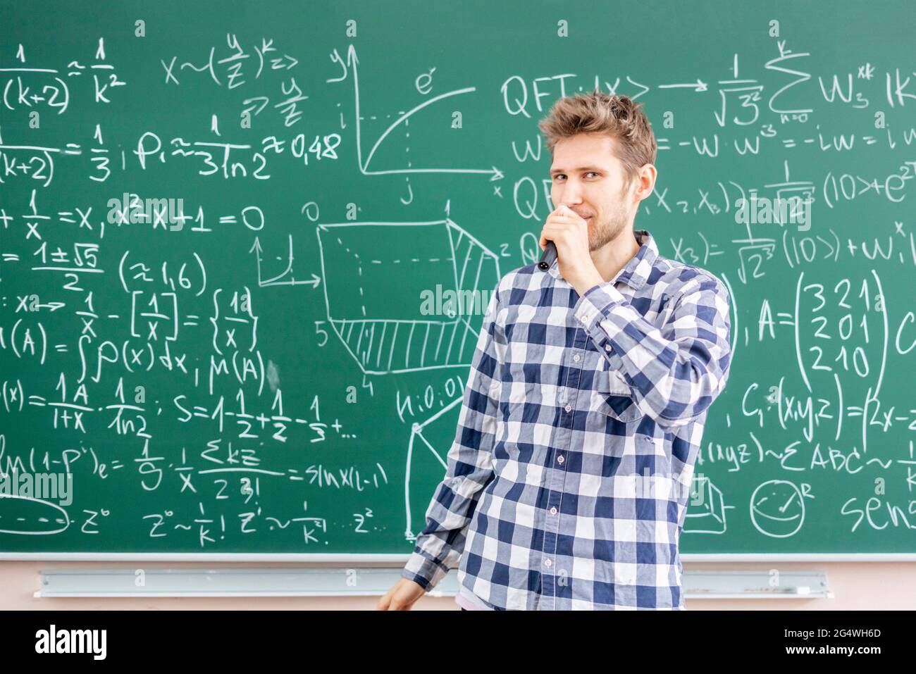 lecturer in university giving knowledge to the students Stock Photo - Alamy