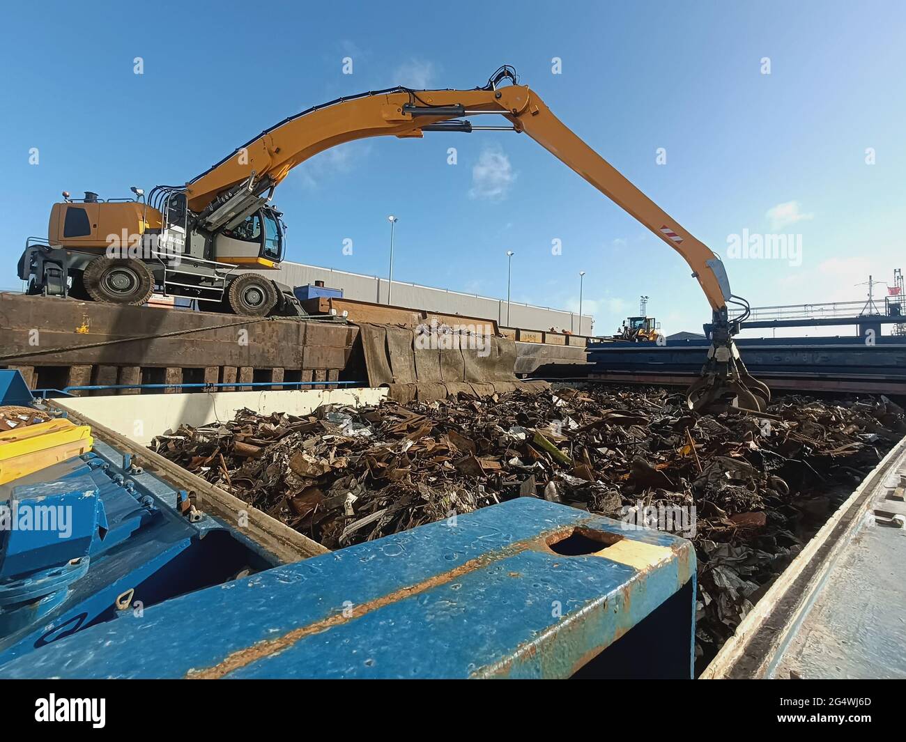 Crane unloads scrap metal hi-res stock photography and images - Alamy