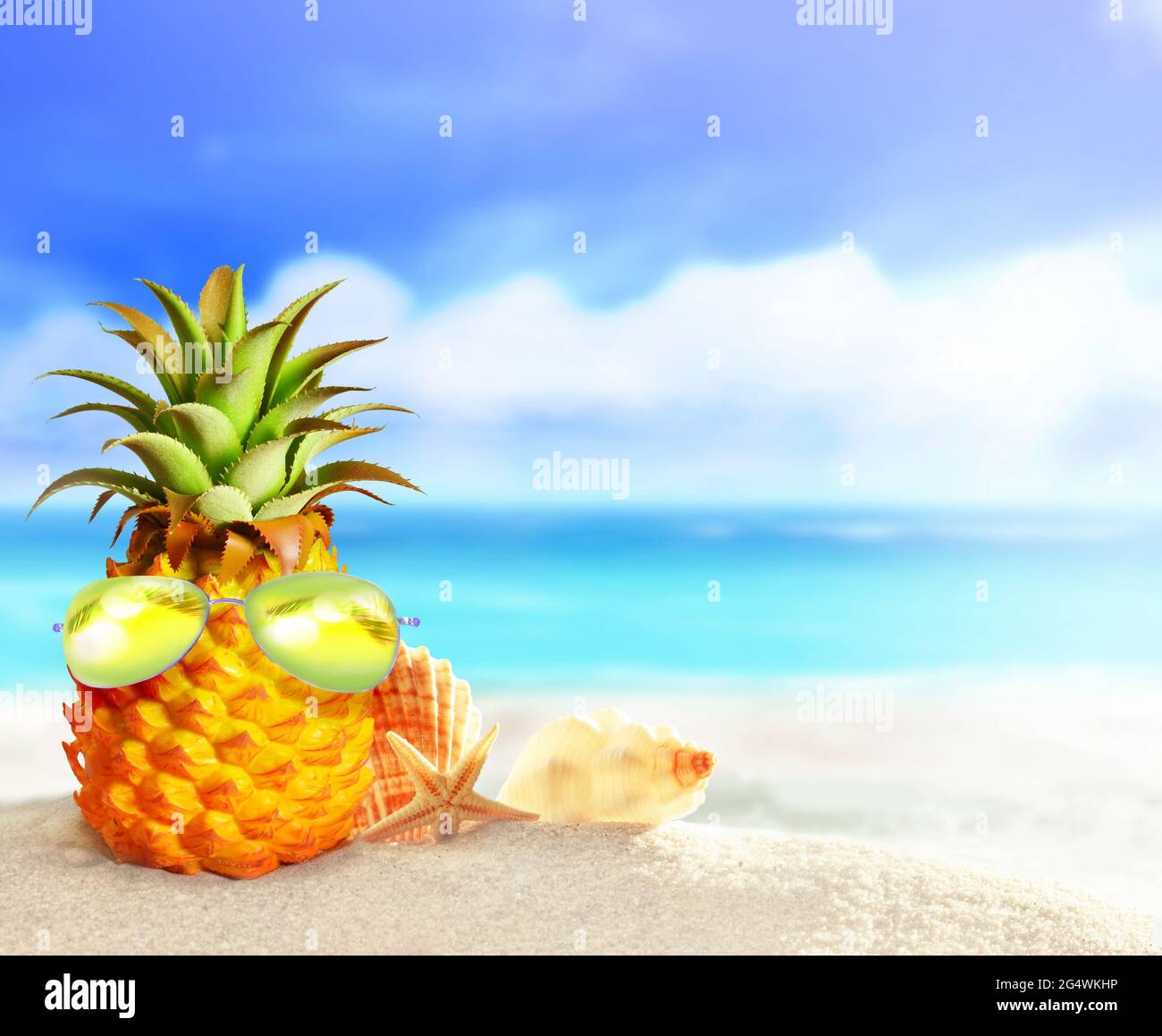Pineapple sand beach concept hi-res stock photography and images - Alamy