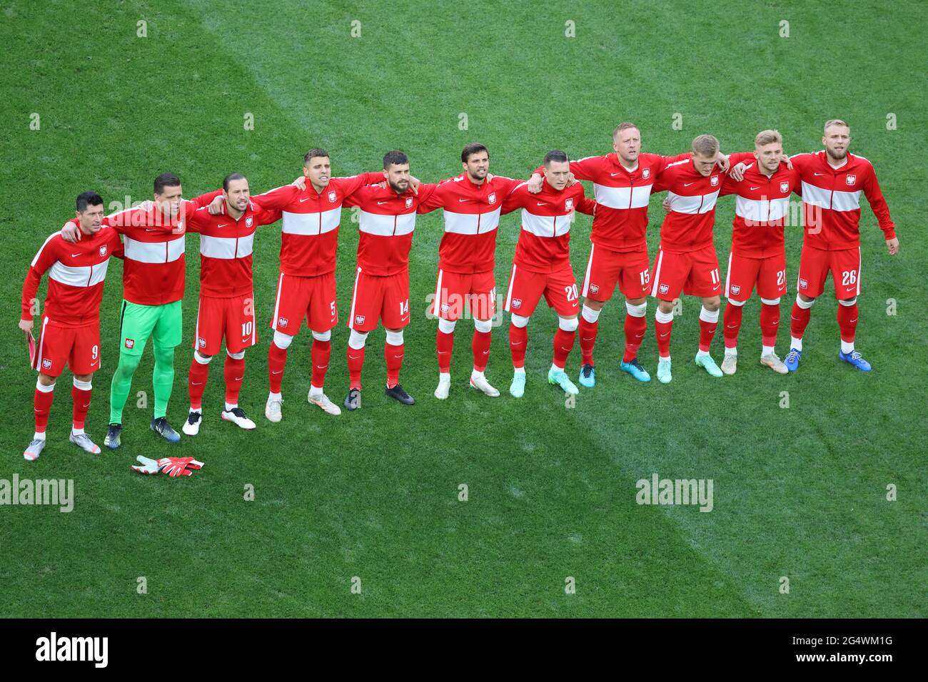 Poland players pose for a group photo before the European championship ...