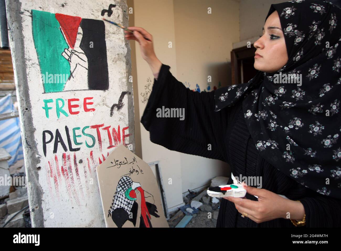 Rafah, Gaza. 23rd June, 2021. Palestinian artist Saja Moussa, 26, draws ...