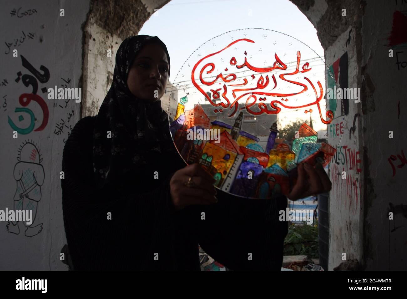 Rafah, Gaza. 23rd June, 2021. Palestinian artist Saja Moussa, 26, draws ...