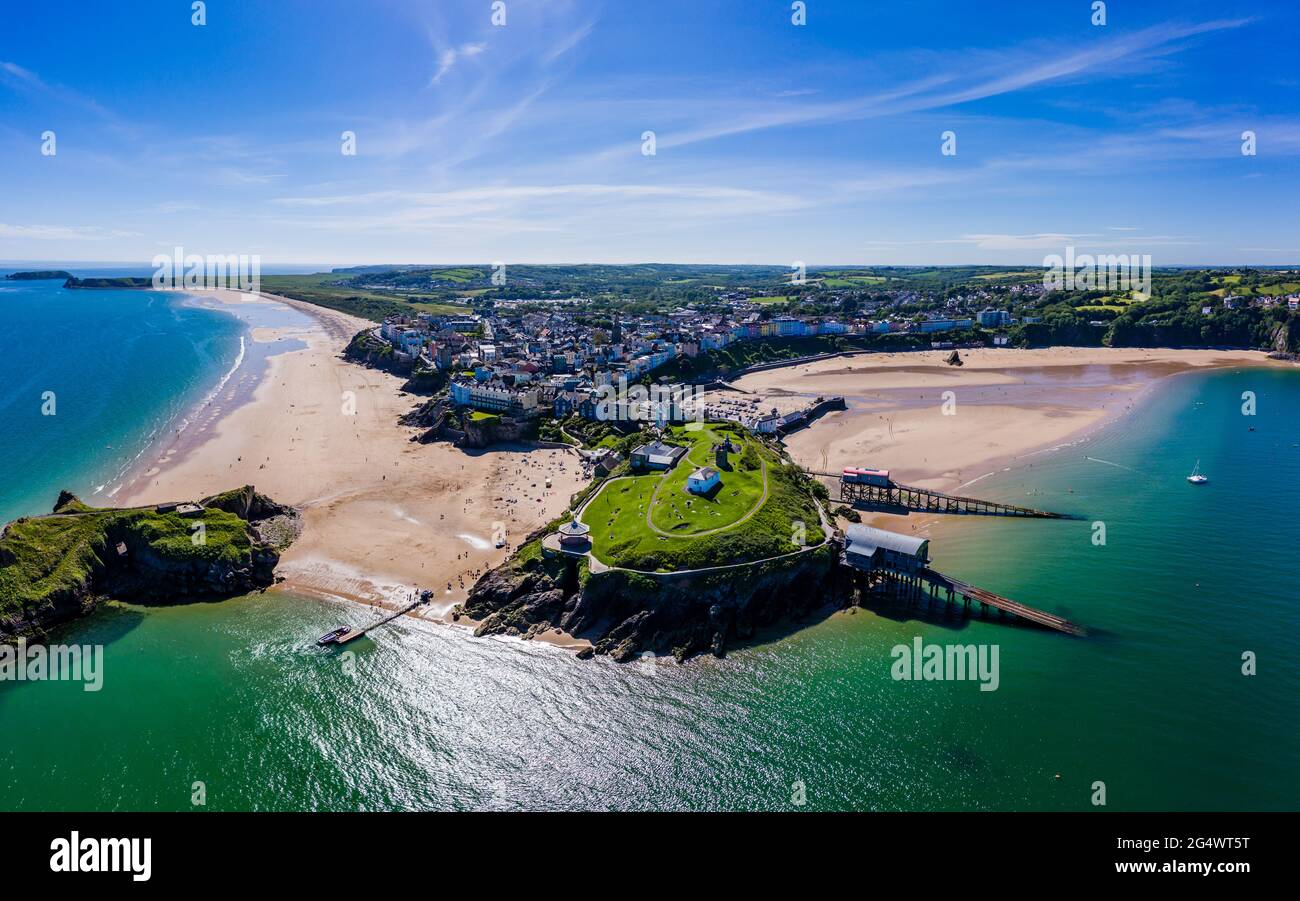 Aerial view of the picturesque Welsh seaside town of Tenby ...