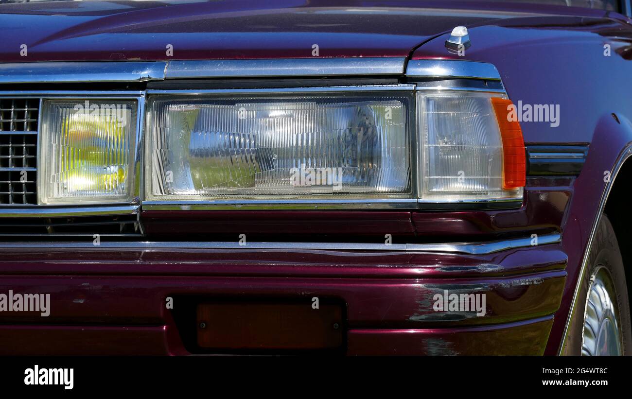 Car front light hi-res stock photography and images - Alamy