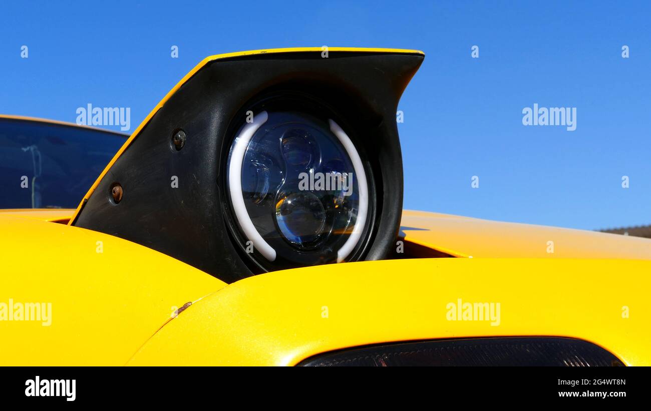 Car front light hi-res stock photography and images - Alamy